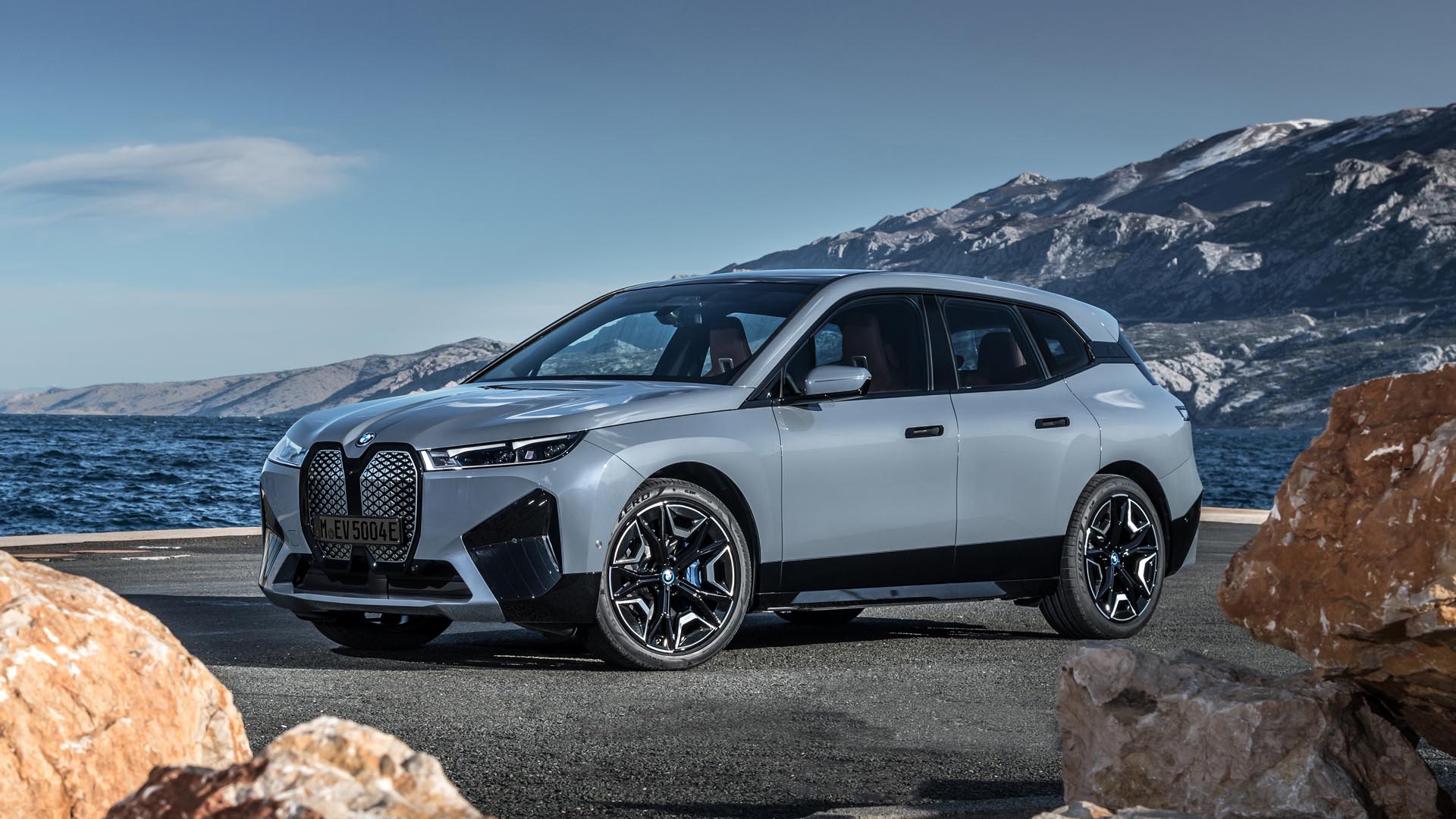Electric BMW iX xDrive50 Delivers Driving Thrills | Green Car Journal